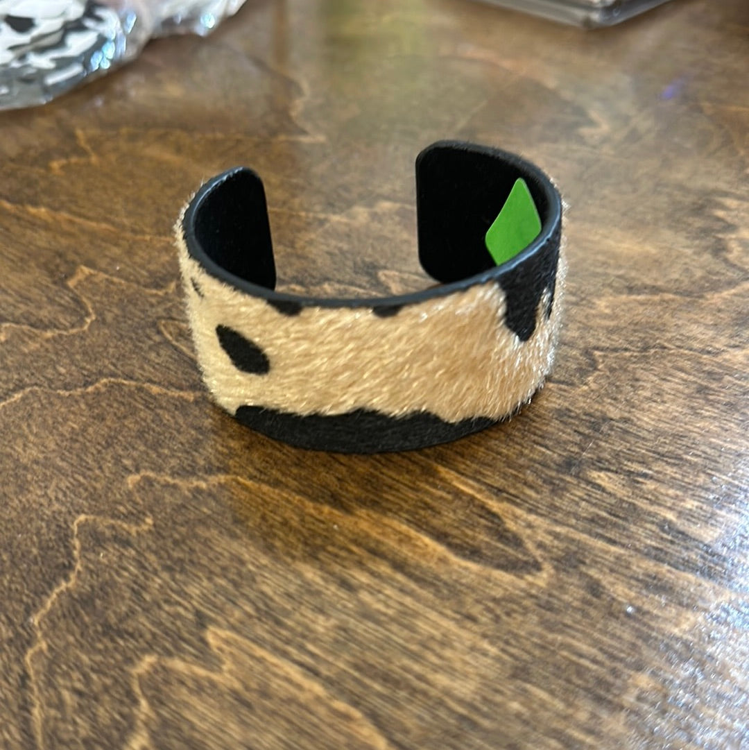 Cowhide Bracelet – Peach Petunia